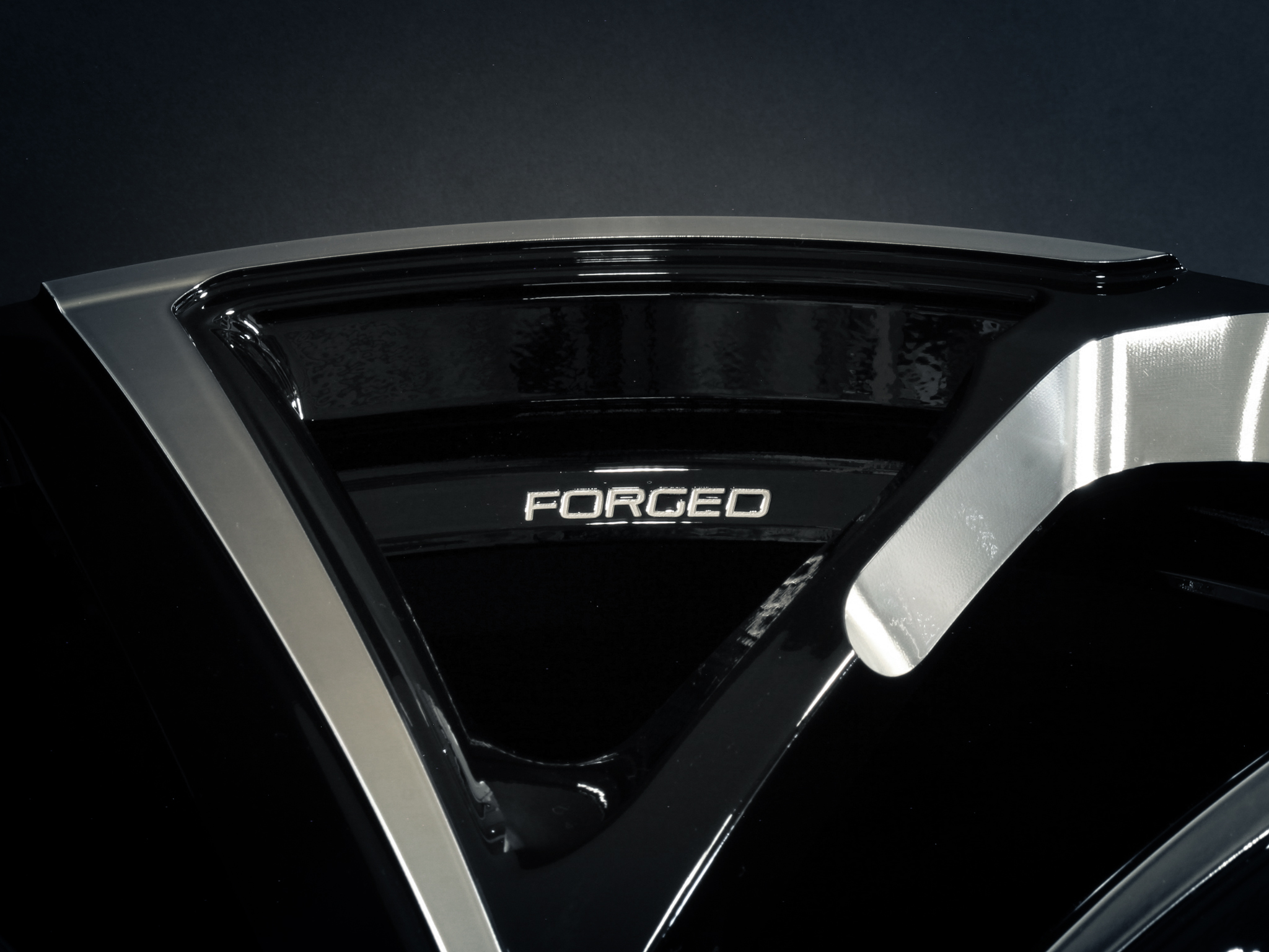 KFW S-MOTION FORGED P639e ボディキットのデザインにマッチするホイールを鍛造1ピースモデルで発売開始しました。